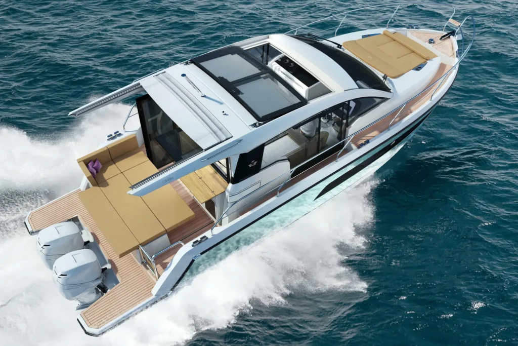 New Sealine C335v Heading To Queensland - Windcraft